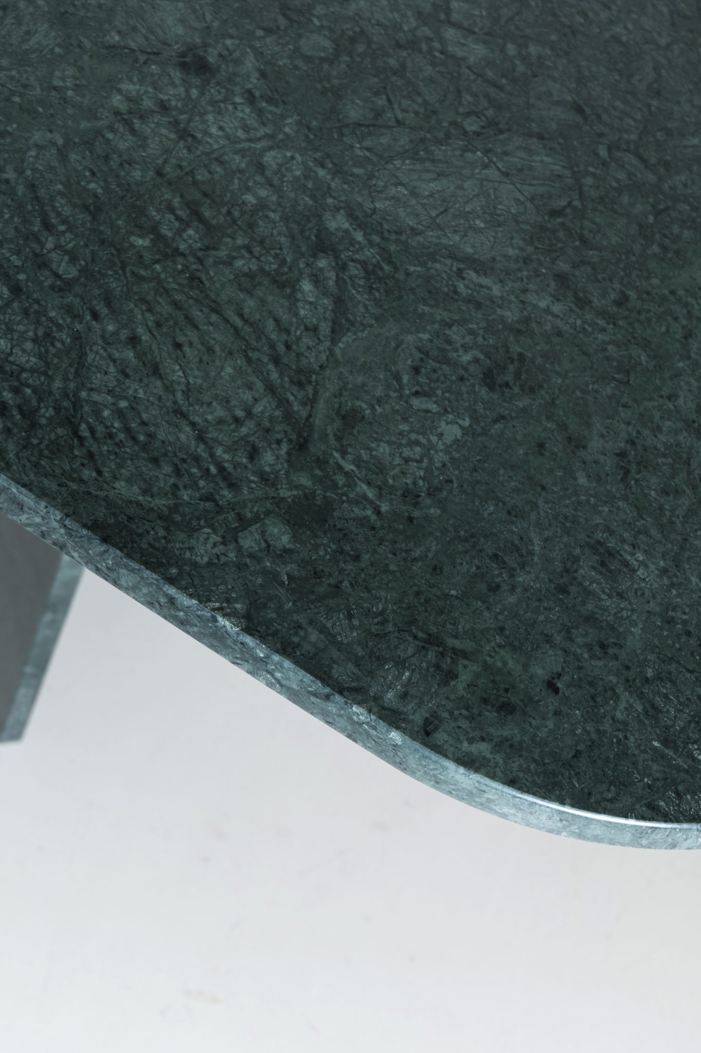 ALTARE Dining Table — Les Eines