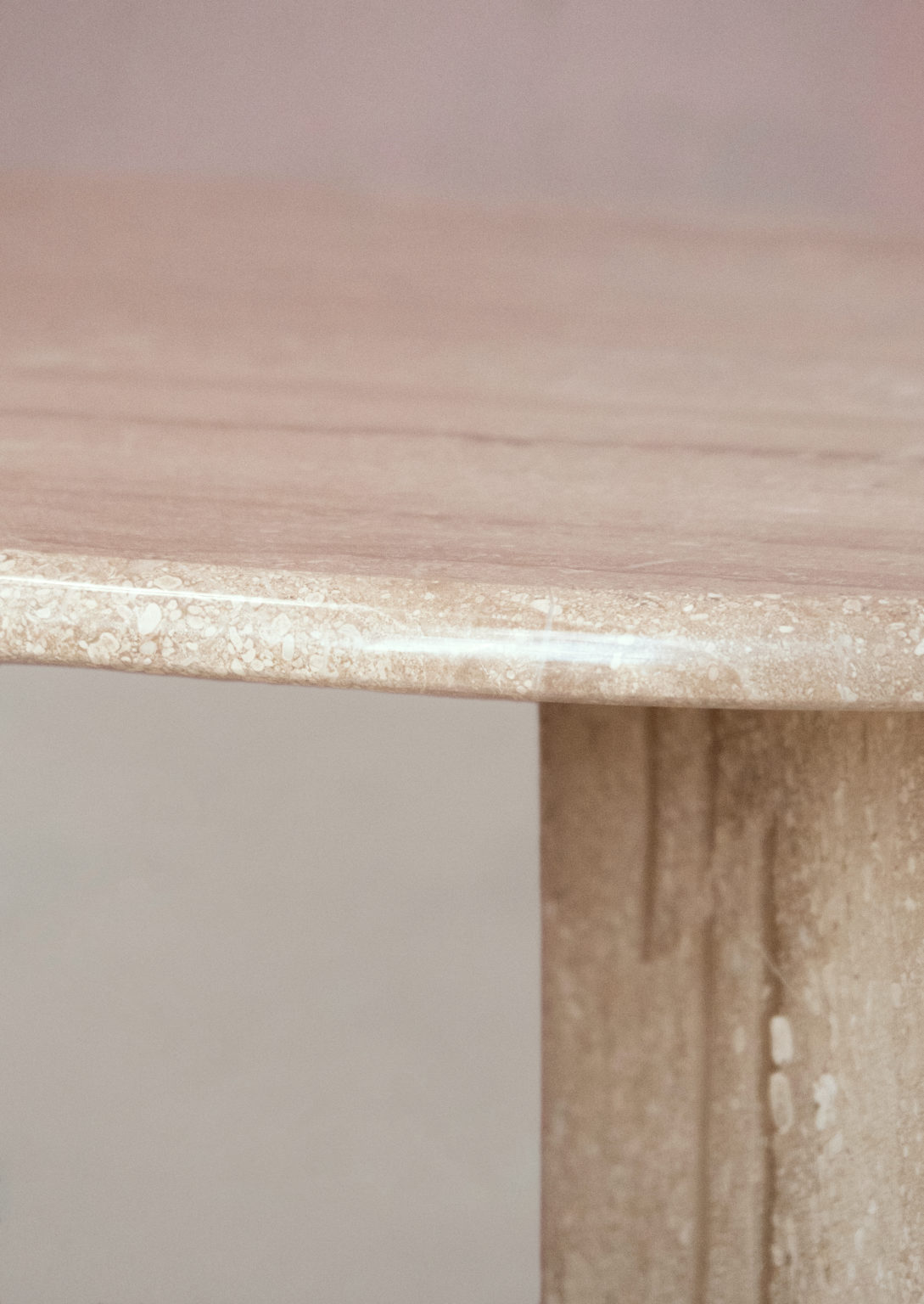 ROMO Oval Coffee Table — Les Eines