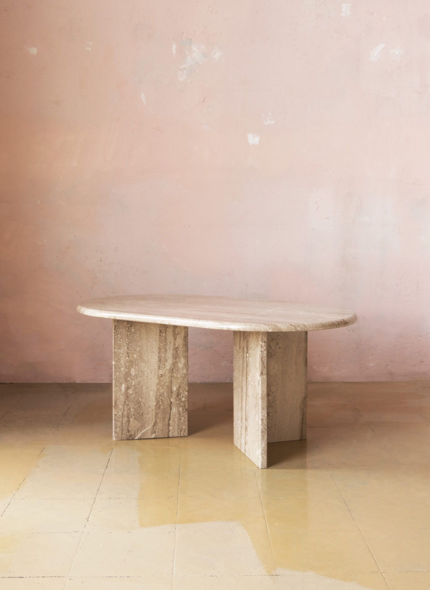 ROMO Oval Coffee Table — Les Eines