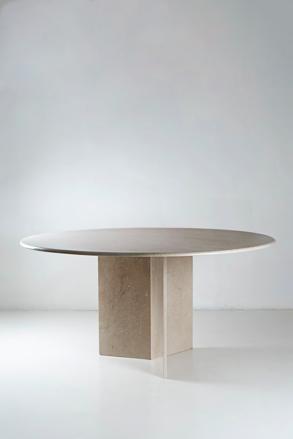 ARENA DINING TABLE — Les Eines